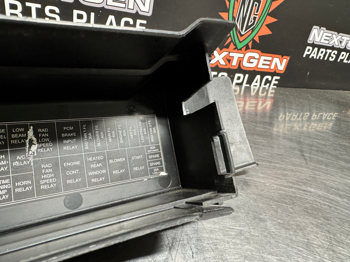 2004 PONTIAC GTO HOOD FUSE BOX COVER LID OEM 92169852 #784 ...