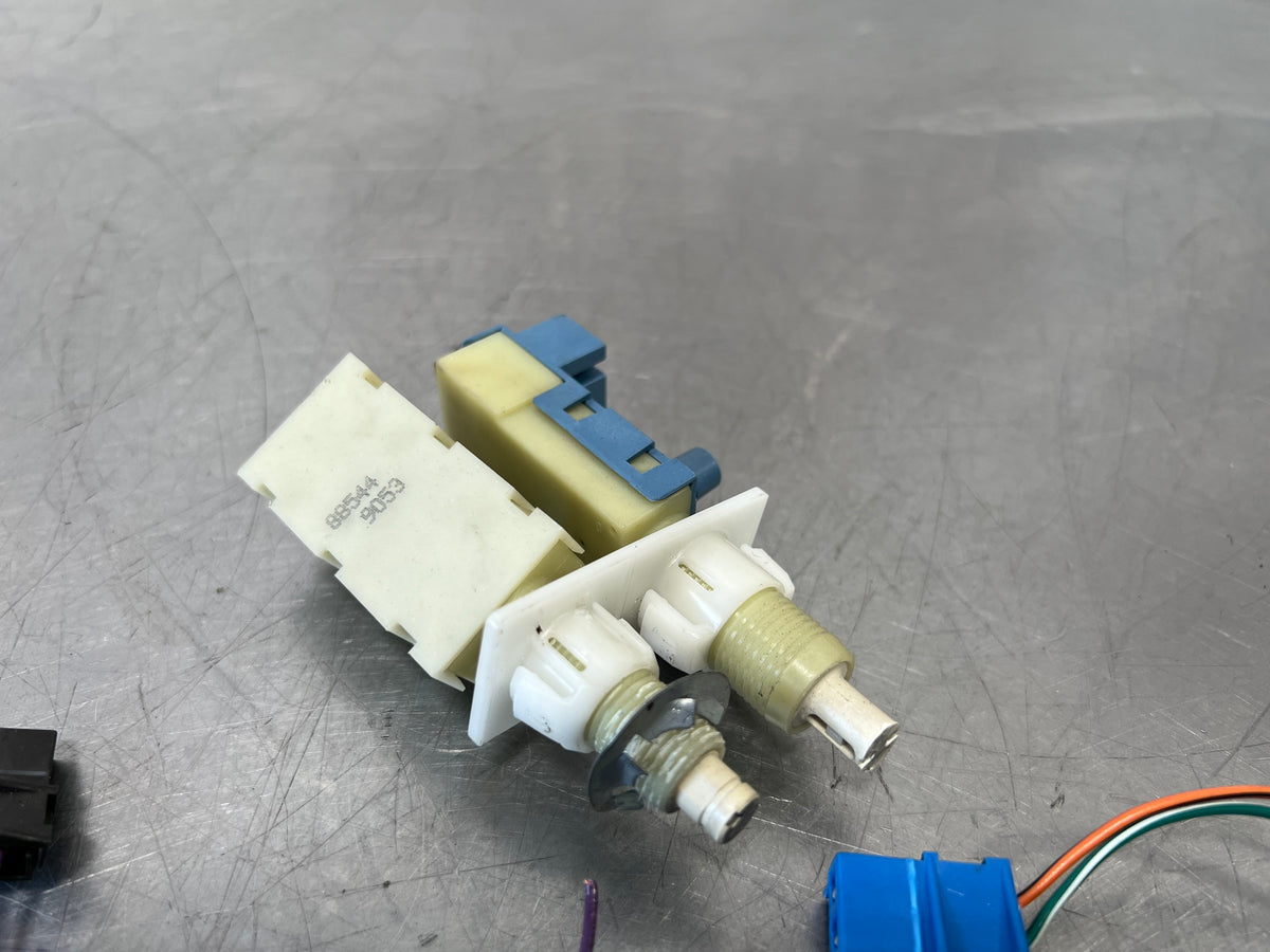 97-04 C5 CORVETTE BRAKE / BRAKE LIGHT CONTROL SWITCH 11516210 OEM #486 ...