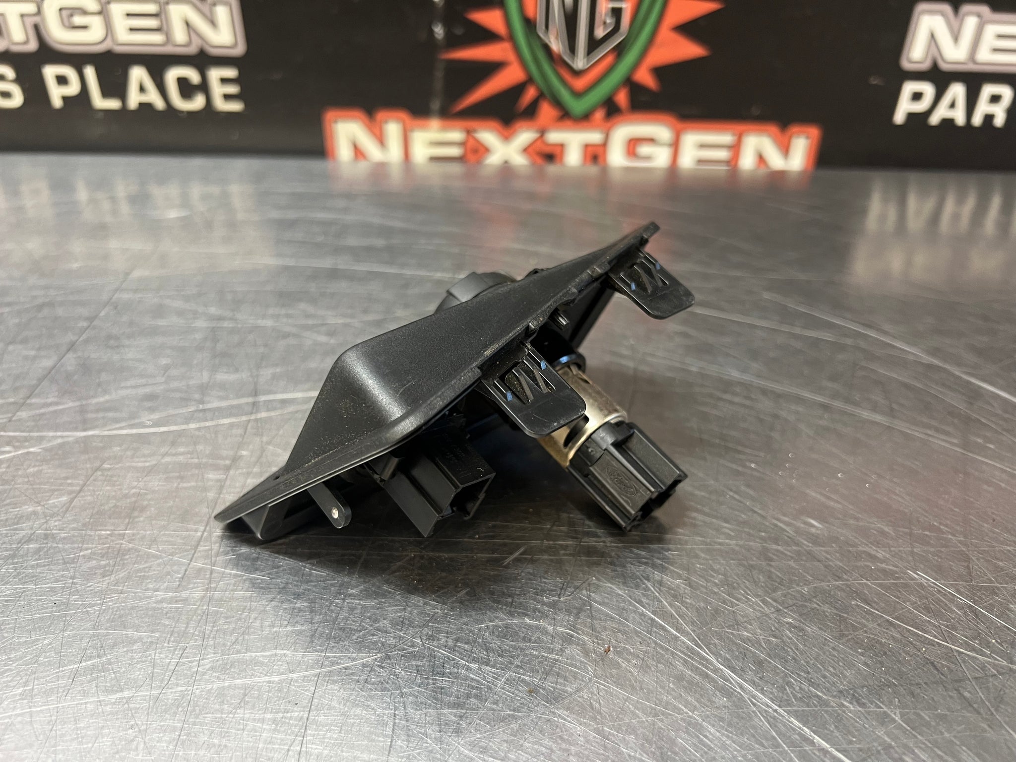 2015 FORD F350 12V POWER POINT and EXHAUST BRAKE SWITCH BC34-25047A82 ...