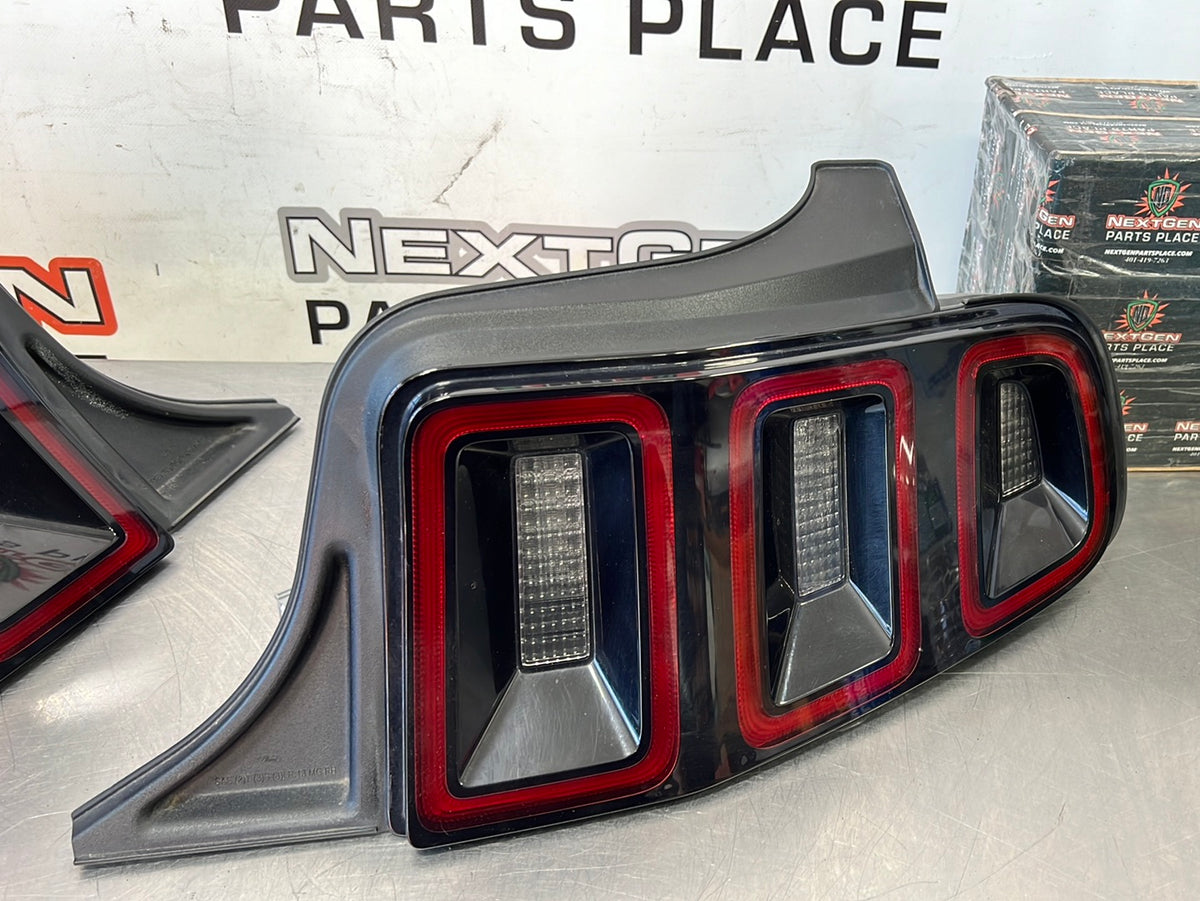 13-14 FORD MUSTANG GT TAIL LIGHT SET OEM #407 – NextGenPartsPlace