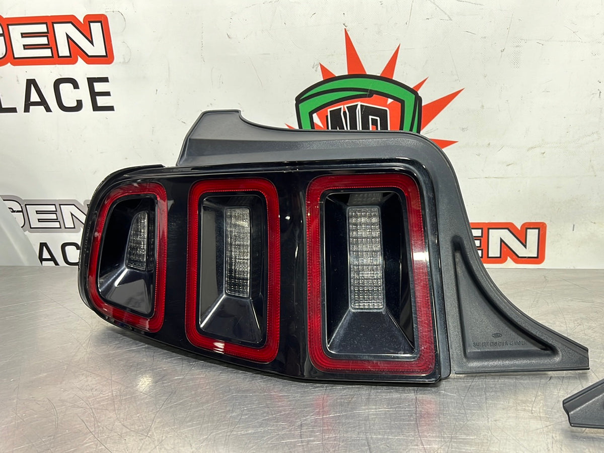 13-14 FORD MUSTANG GT TAIL LIGHT SET OEM #371 – NextGenPartsPlace