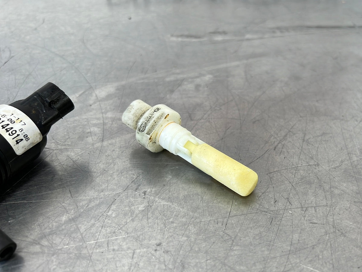 97-04 C5 CORVETTE WINDSHIELD WASHER PUMP OEM 22144914 AND LEVEL SENSOR ...