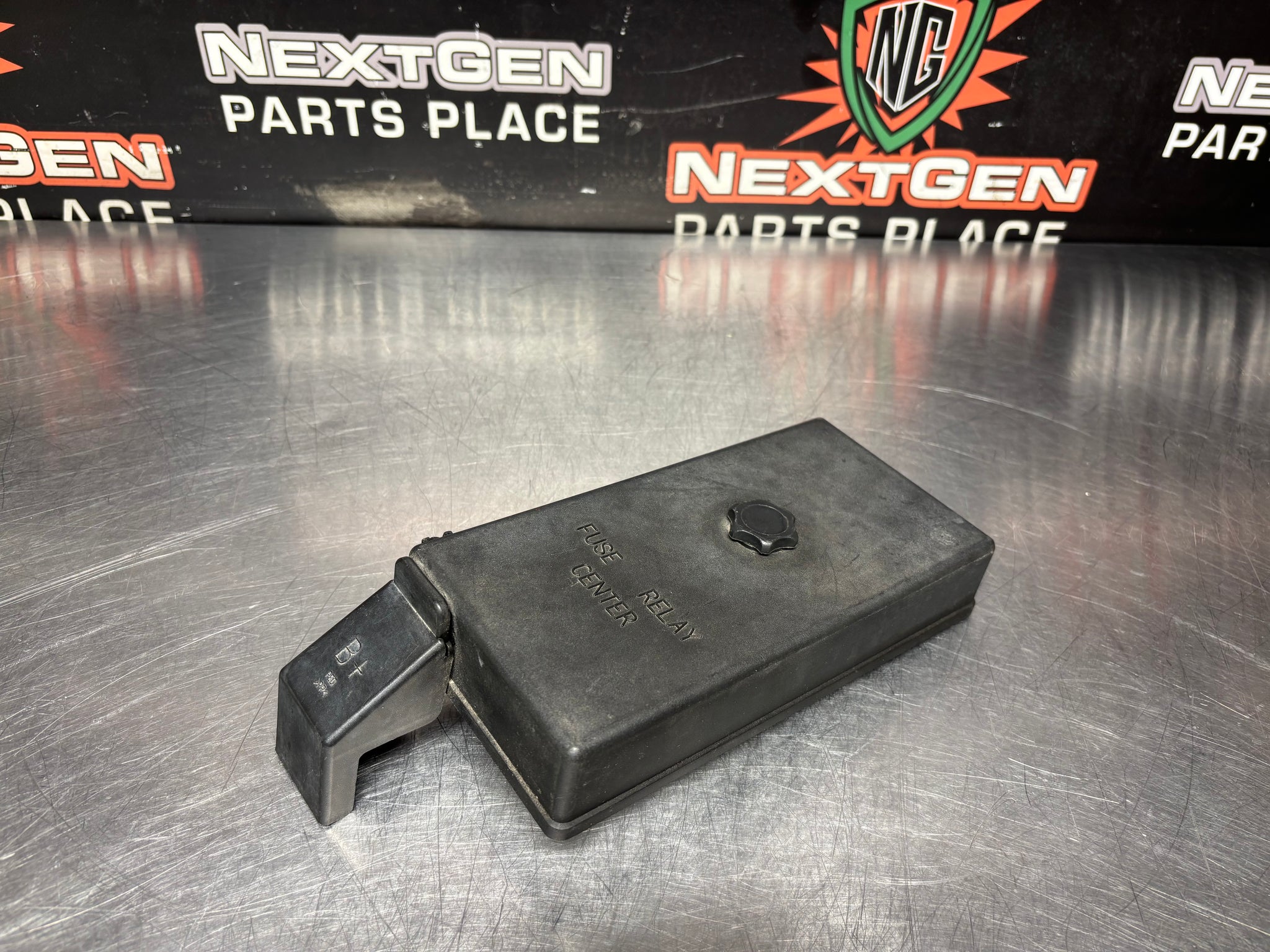 97-04 C5 CORVETTE ENGINE BAY FUSE BOX COVER LID OEM #1190 ...