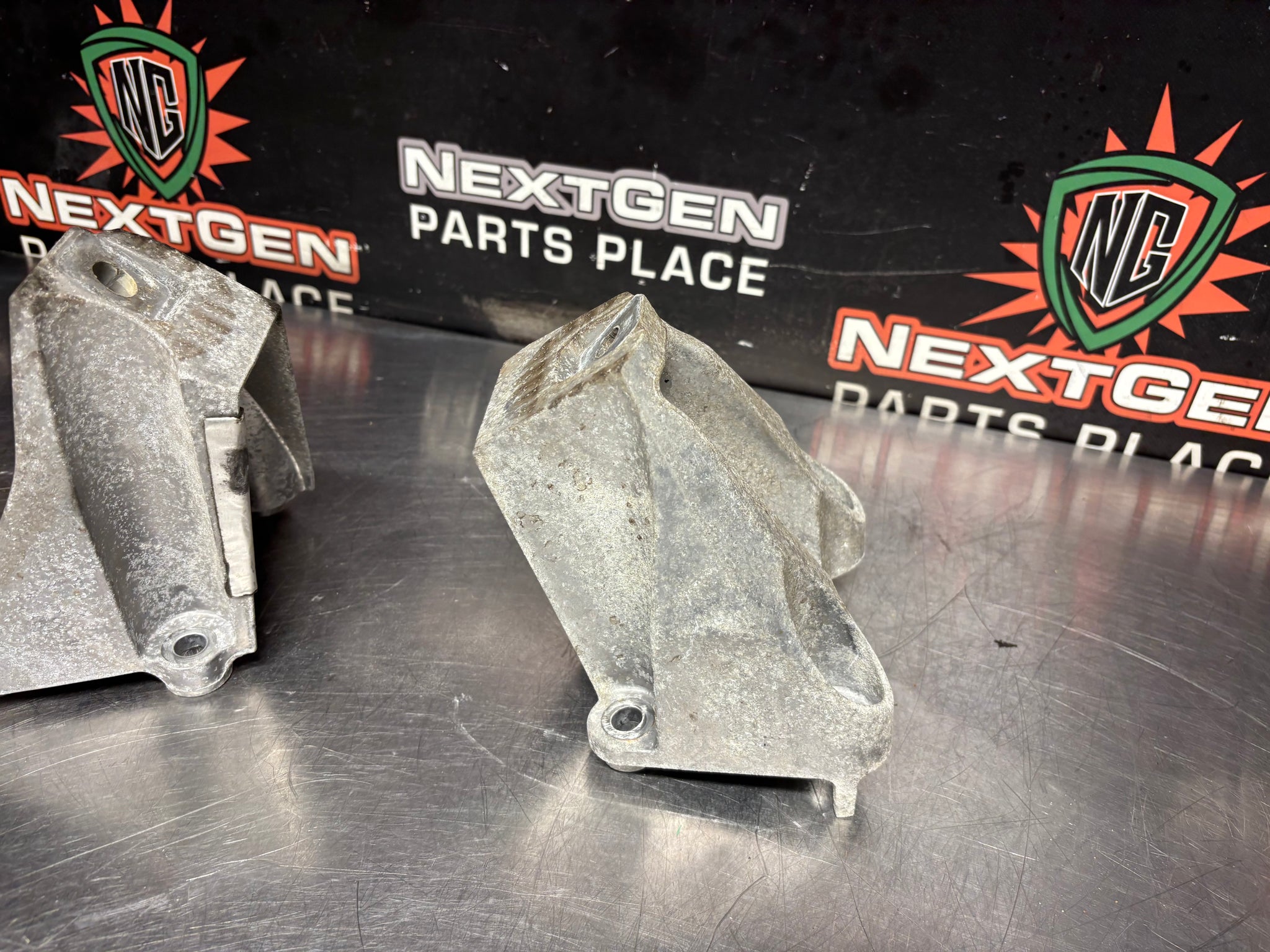 2010 CAMARO SS MOTOR MOUNT BRACKETS OEM #1232 – NextGenPartsPlace