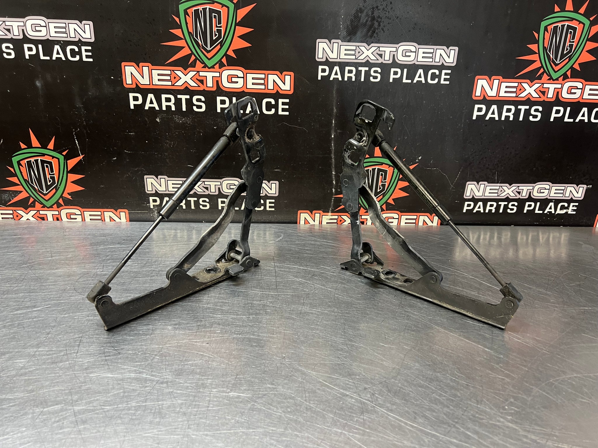 05-13 C6 CORVETTE CONVERTIBLE TRUNK HINGES OEM #1266 – NextGenPartsPlace