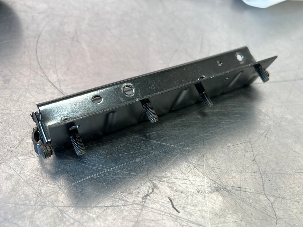 97-04 C5 CORVETTE CENTER CONSOLE LID HINGE OEM #VV1124 – NextGenPartsPlace