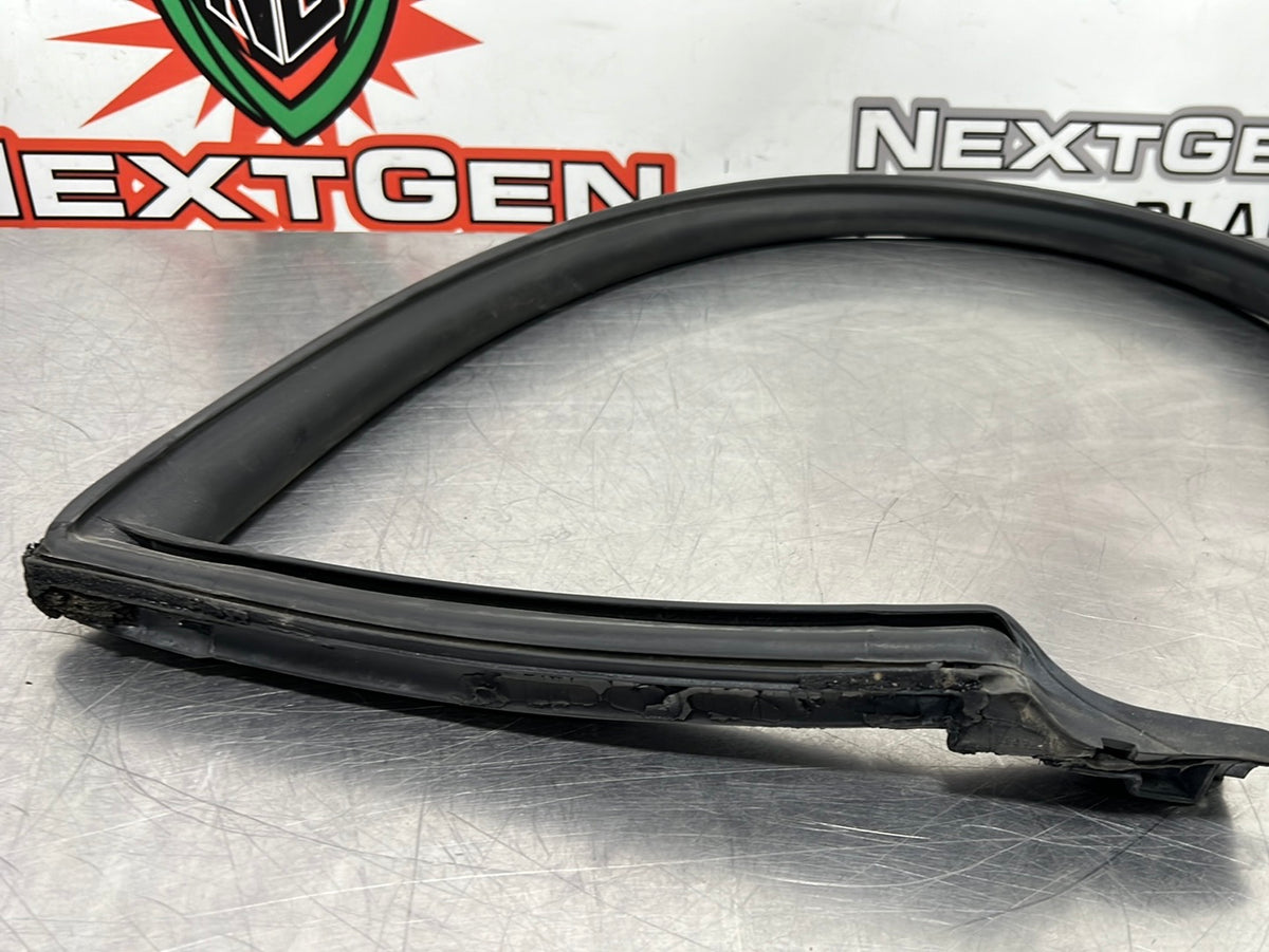 1999-2004 C5 Z06 FRC RH PASSENGER SIDE WINDOW ROOF SEAL OEM #VV1045 ...