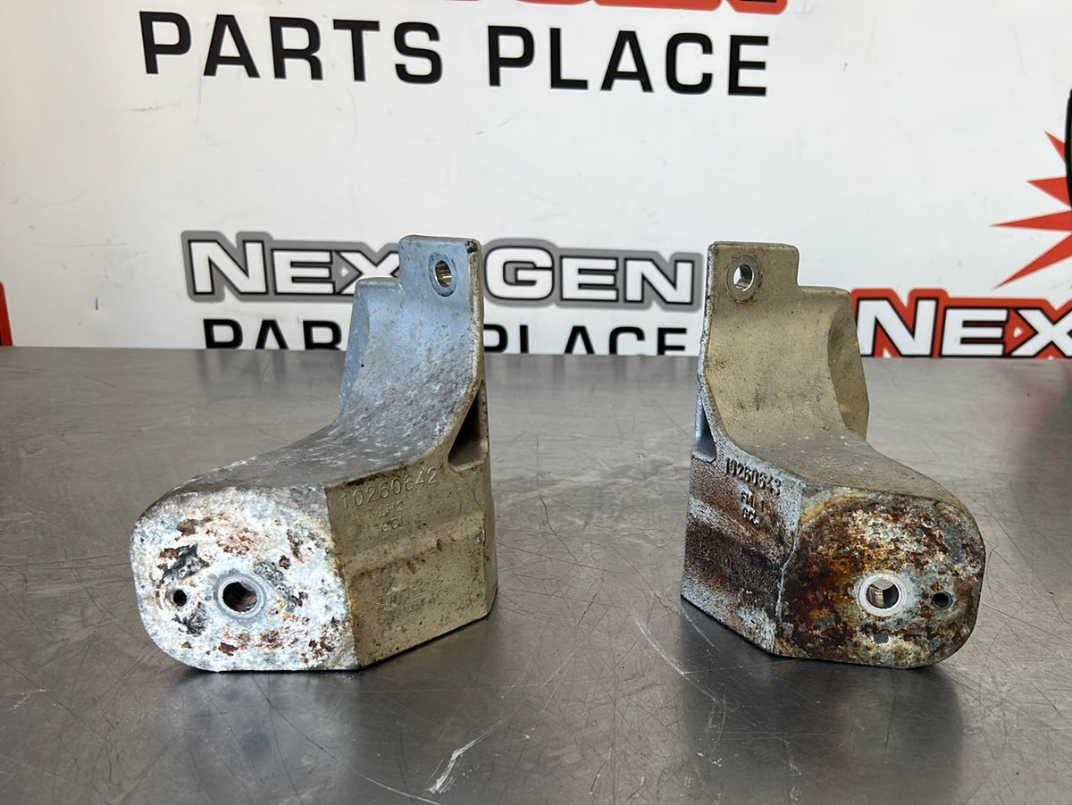 97-04 C5 CORVETTE MOTOR MOUNT PEDESTAL BRACKETS #271 – NextGenPartsPlace