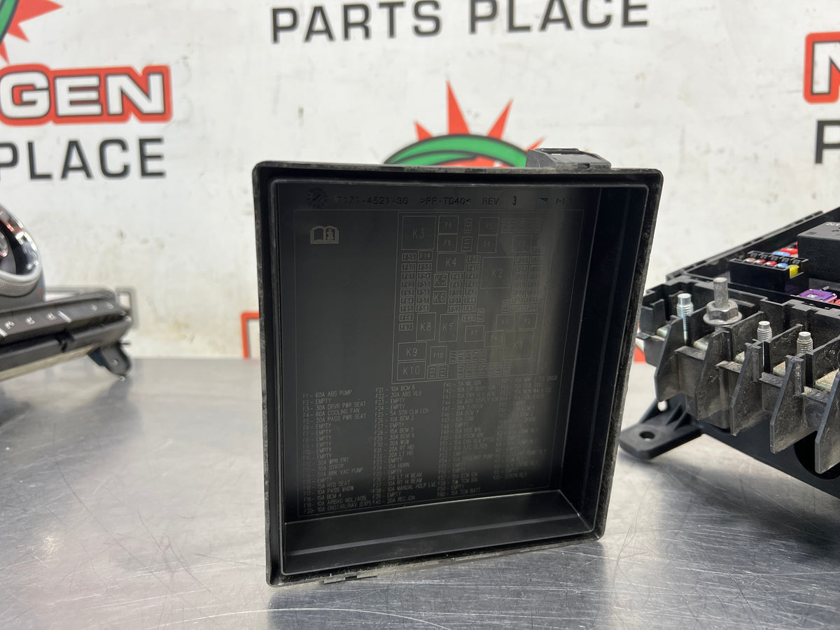 2017 CAMARO SS FUSE BOX WITH COVER /BRACKET OEM 84044723 #668 ...