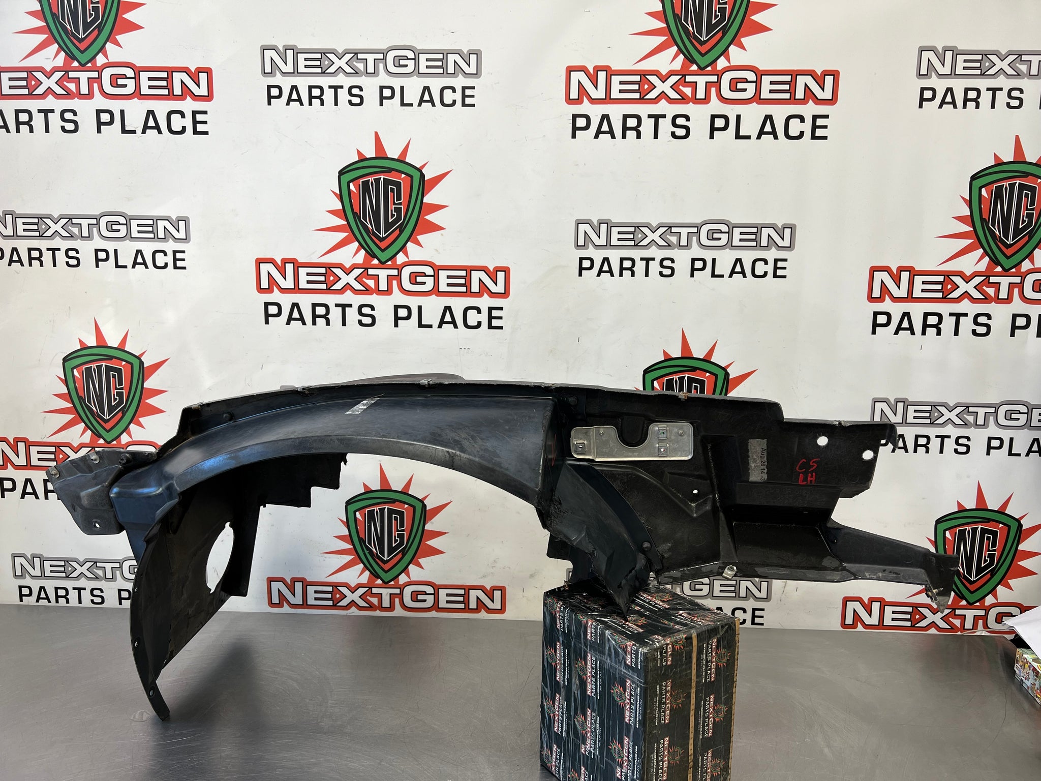 97 - 04 C5 CORVETTE DRIVER LH SIDE INNER FENDER OEM 10331827 #523 ...