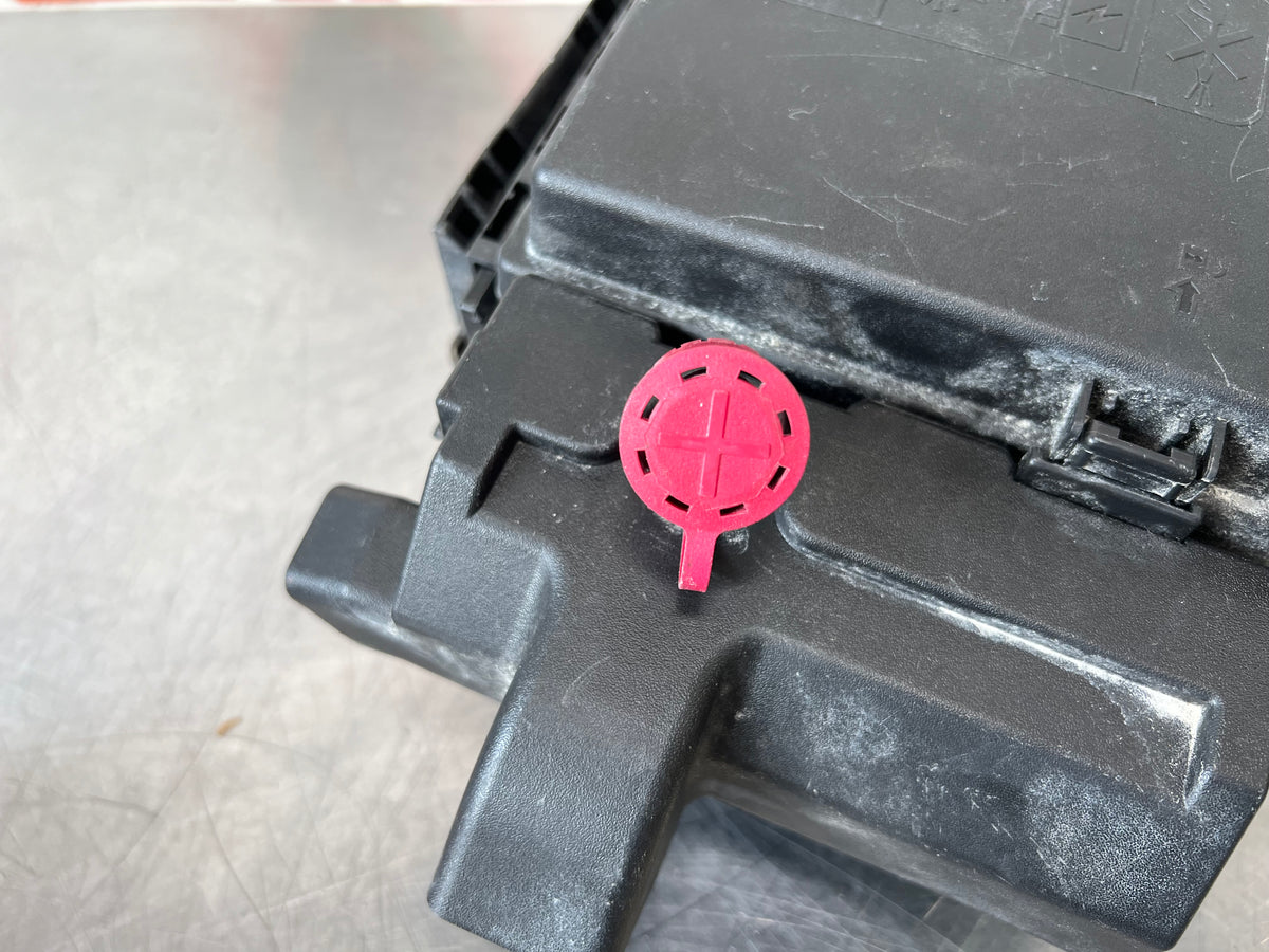 2019 CAMARO SS FUSE BOX WITH BRACKET OEM 84847958 #583 – NextGenPartsPlace