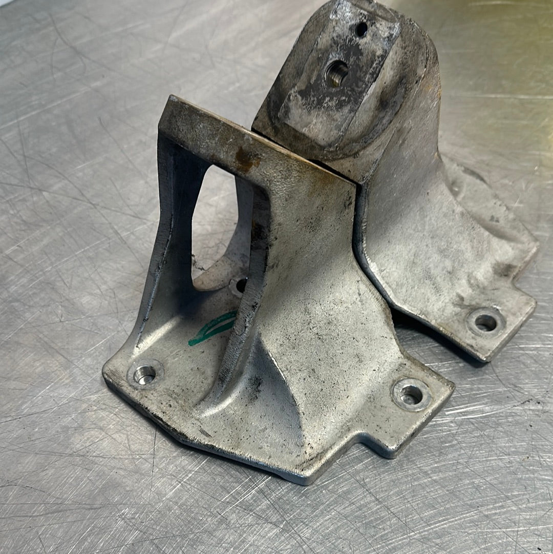 97-04 C5 CORVETTE MOTOR MOUNT BRACKET PEDESTALS 10260642 10260643 #VV2 ...