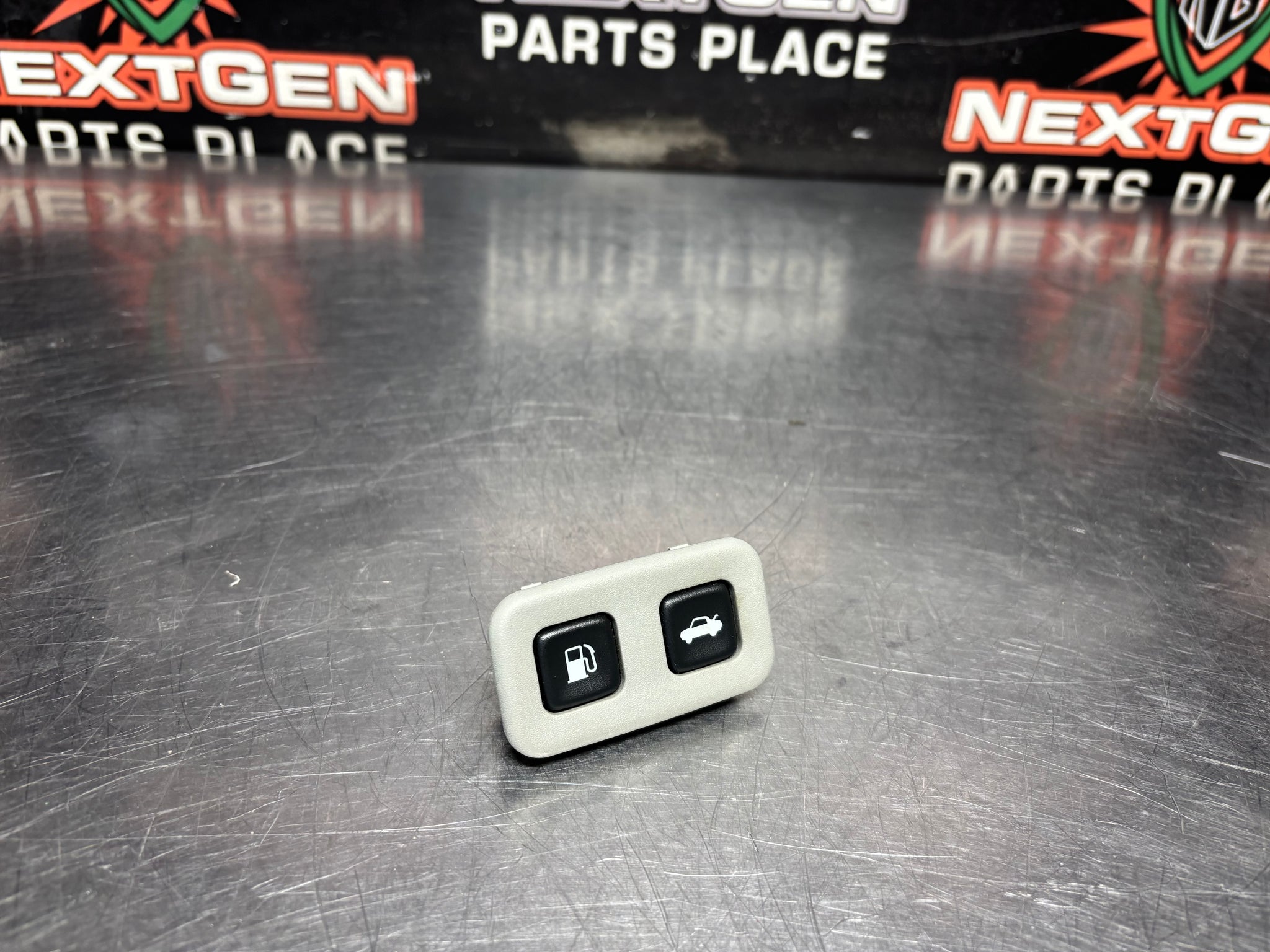 05-13 C6 CORVETTE TRUNK HATCH FUEL DOOR SWITCH BUTTON GRAY OEM #3999 ...