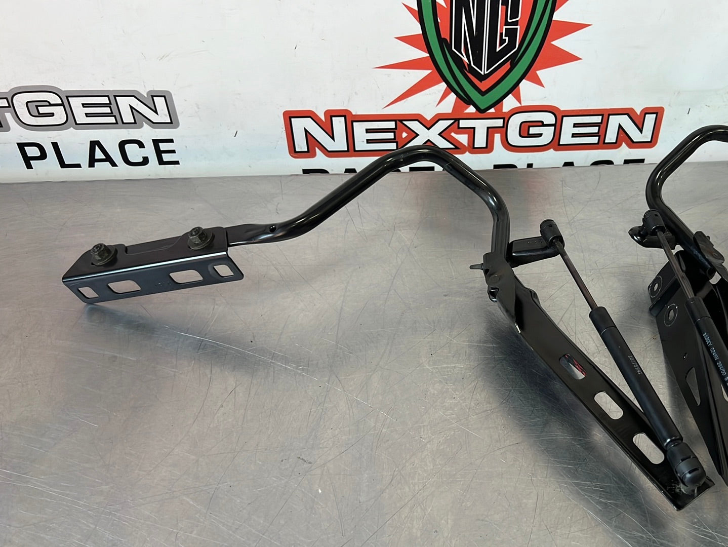 2001 C5 CORVETTE CONVERTIBLE TOP HINGES LH RH OEM #285 – NextGenPartsPlace