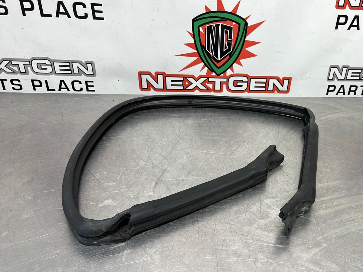 97-04 C5 CORVETTE REAR WINDSHIELD HALO WEATHER STRIP SEAL OEM #VV1053 ...