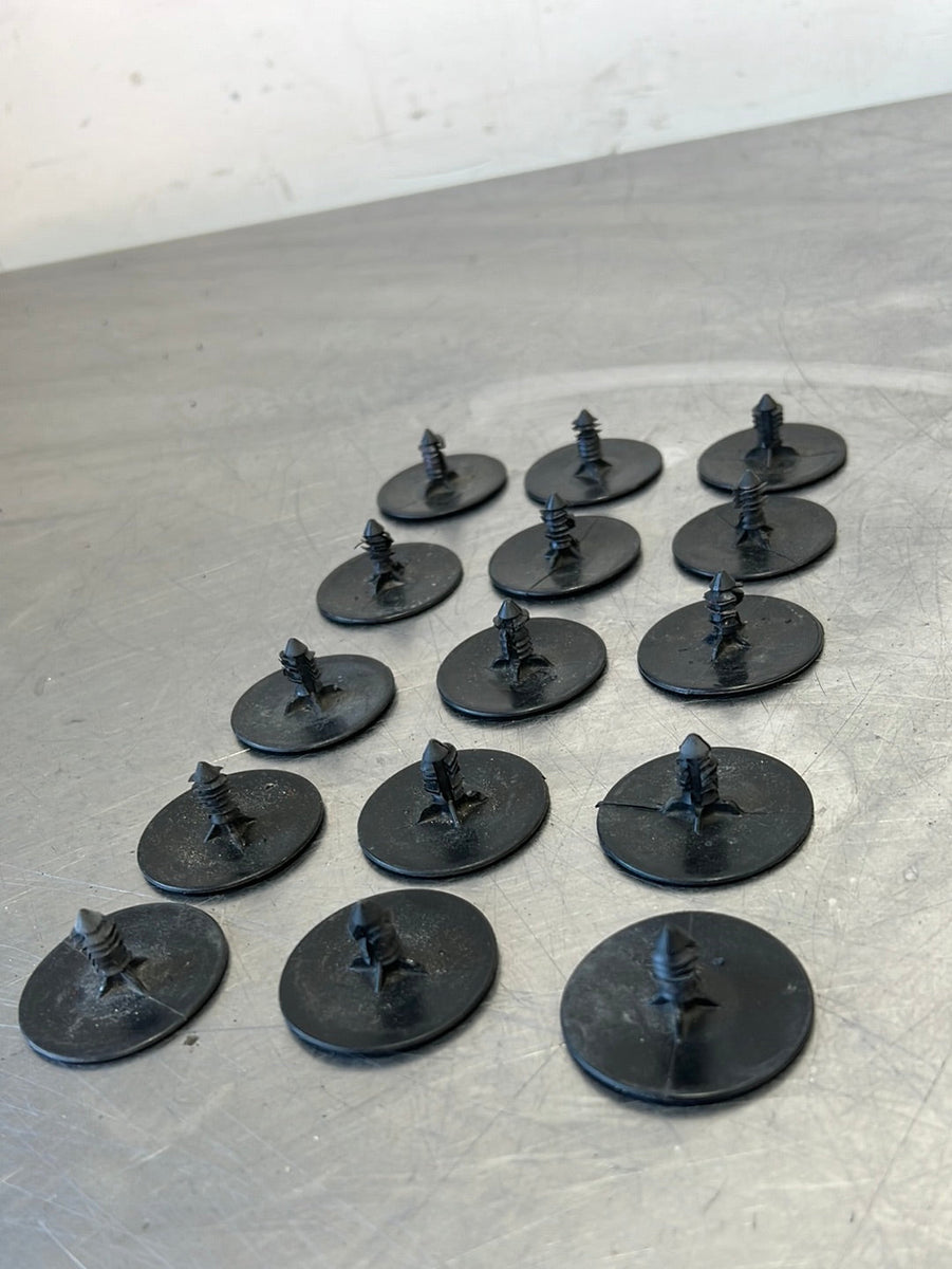 97-04 C5 CORVETTE HOOD INSULATOR RETAINER CLIPS SET OF 15 20064875 OEM ...