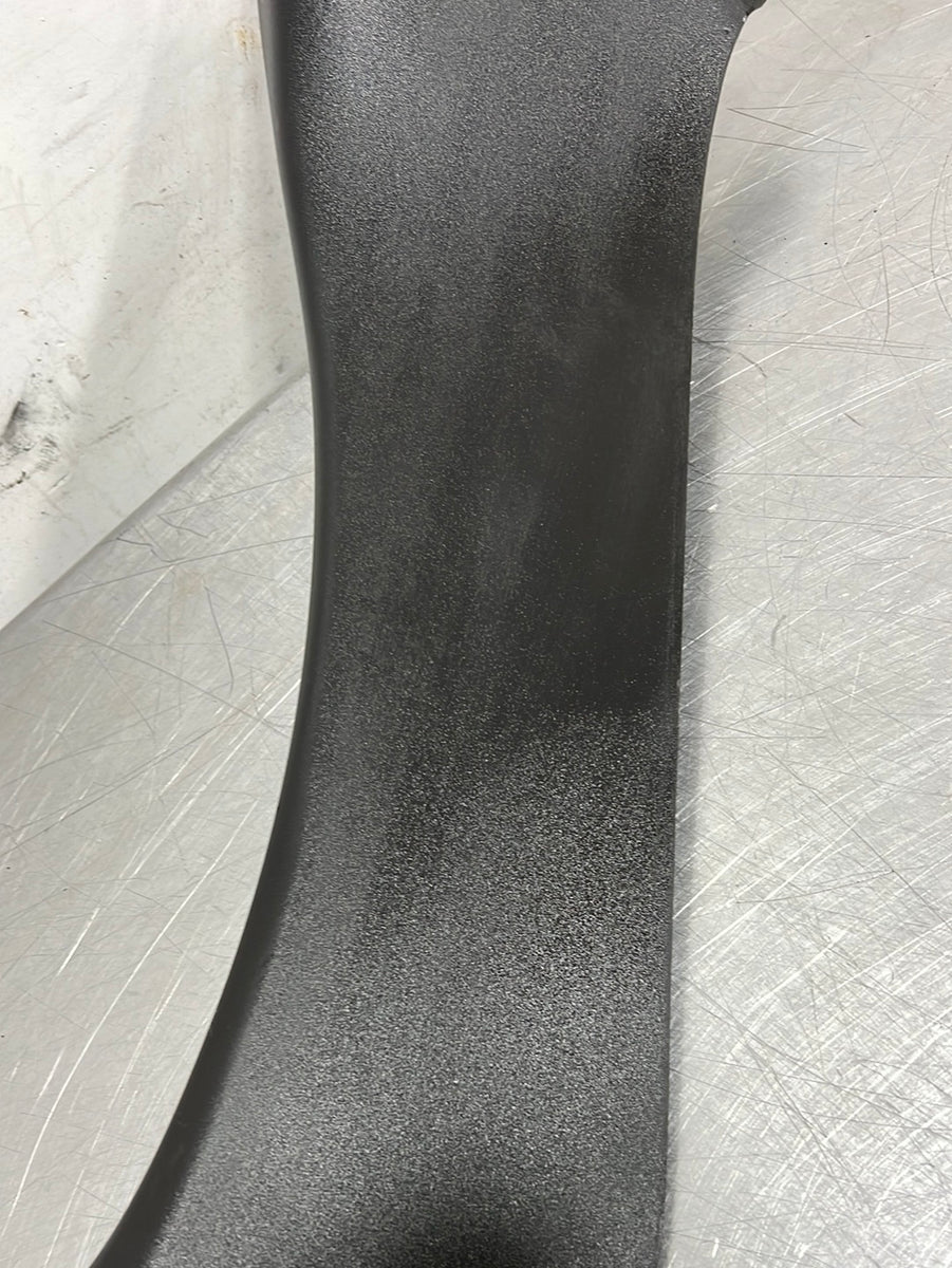 05-13 C6 CORVETTE RH PASSENGER SIDE FRONT LOWER B PILLAR TRIM OEM 1525 ...